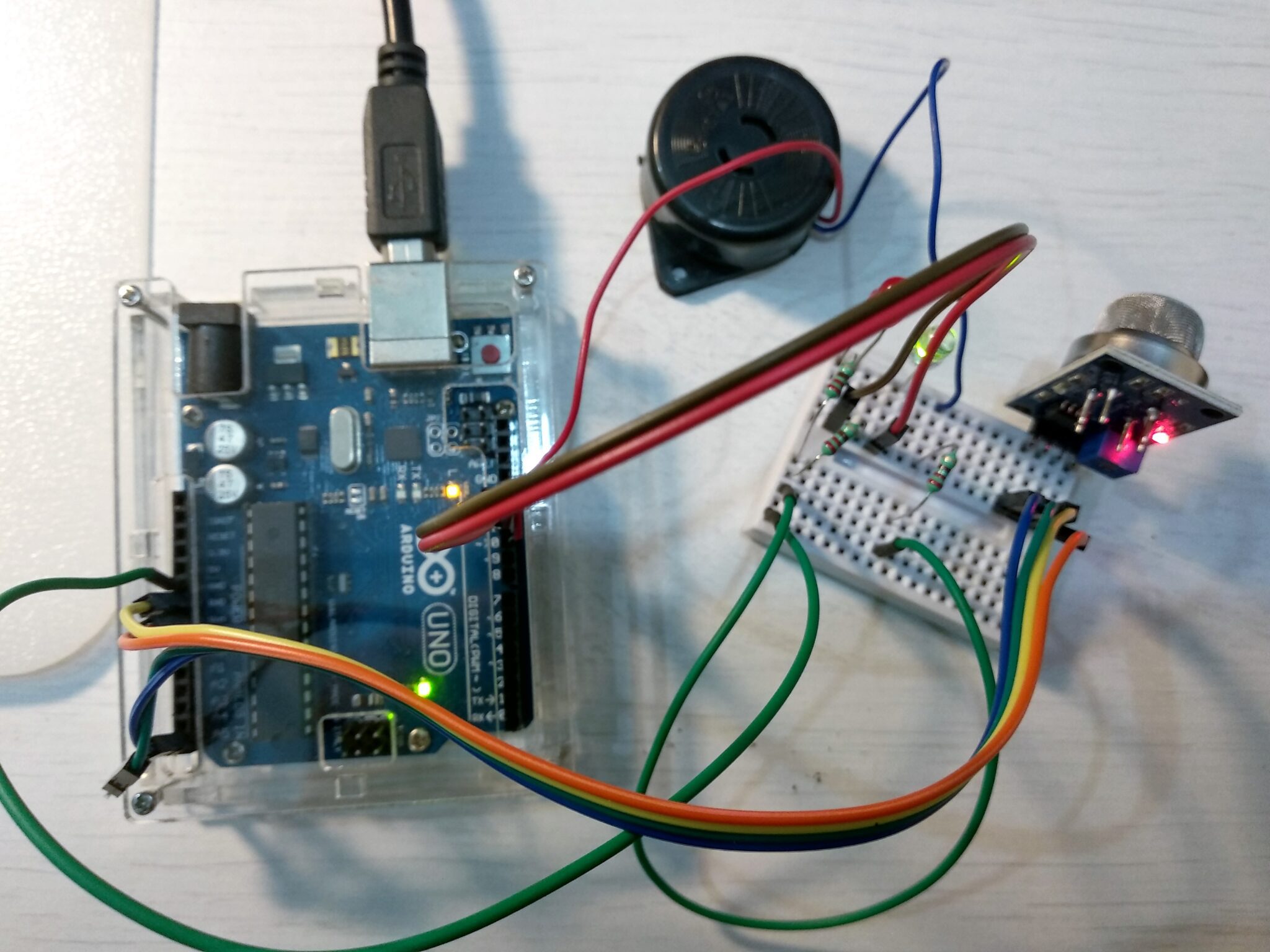 Smoke detector using MQ-2 sensor and Arduino - Digital Lab